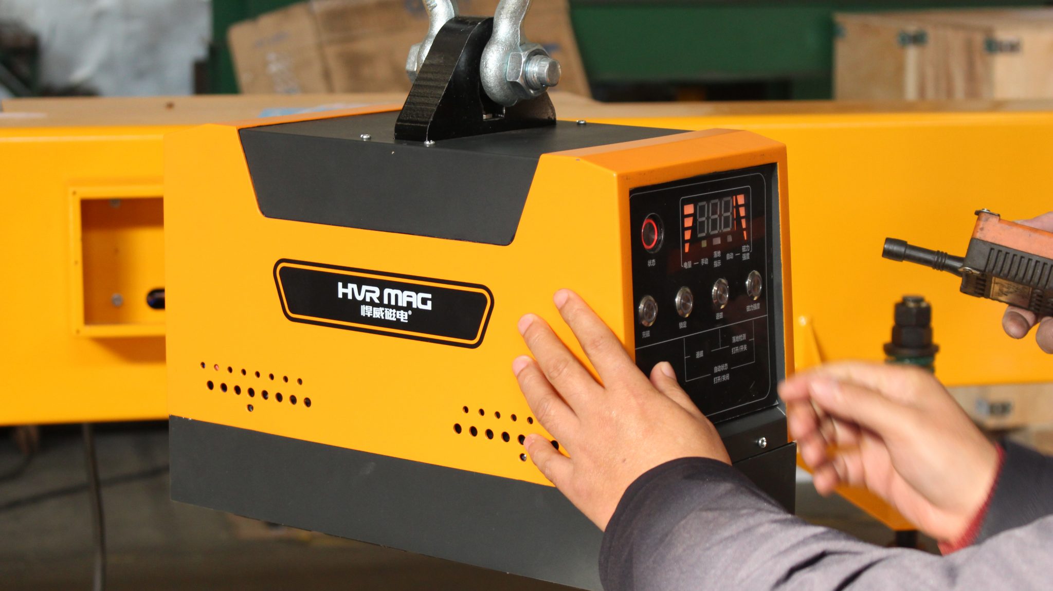 Industrial Lift Magnet with Battery Supply | HVR MAG