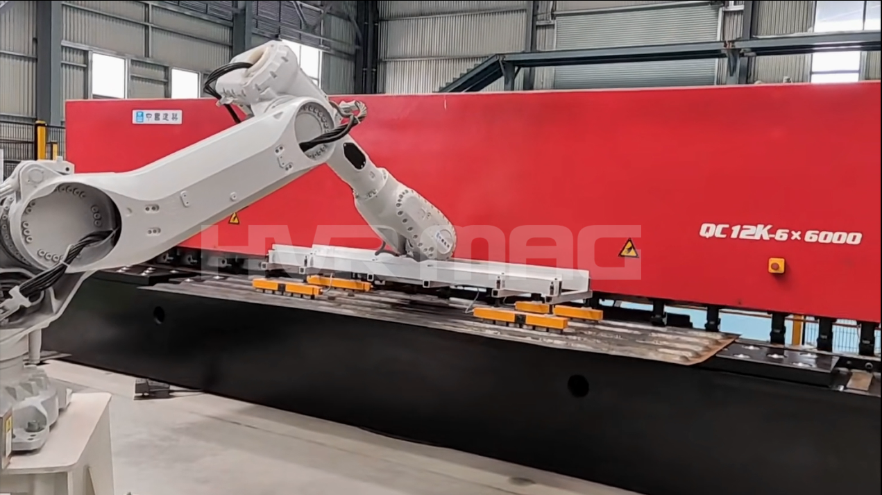 The adaptation of the magnetic gripper to the shearing machine