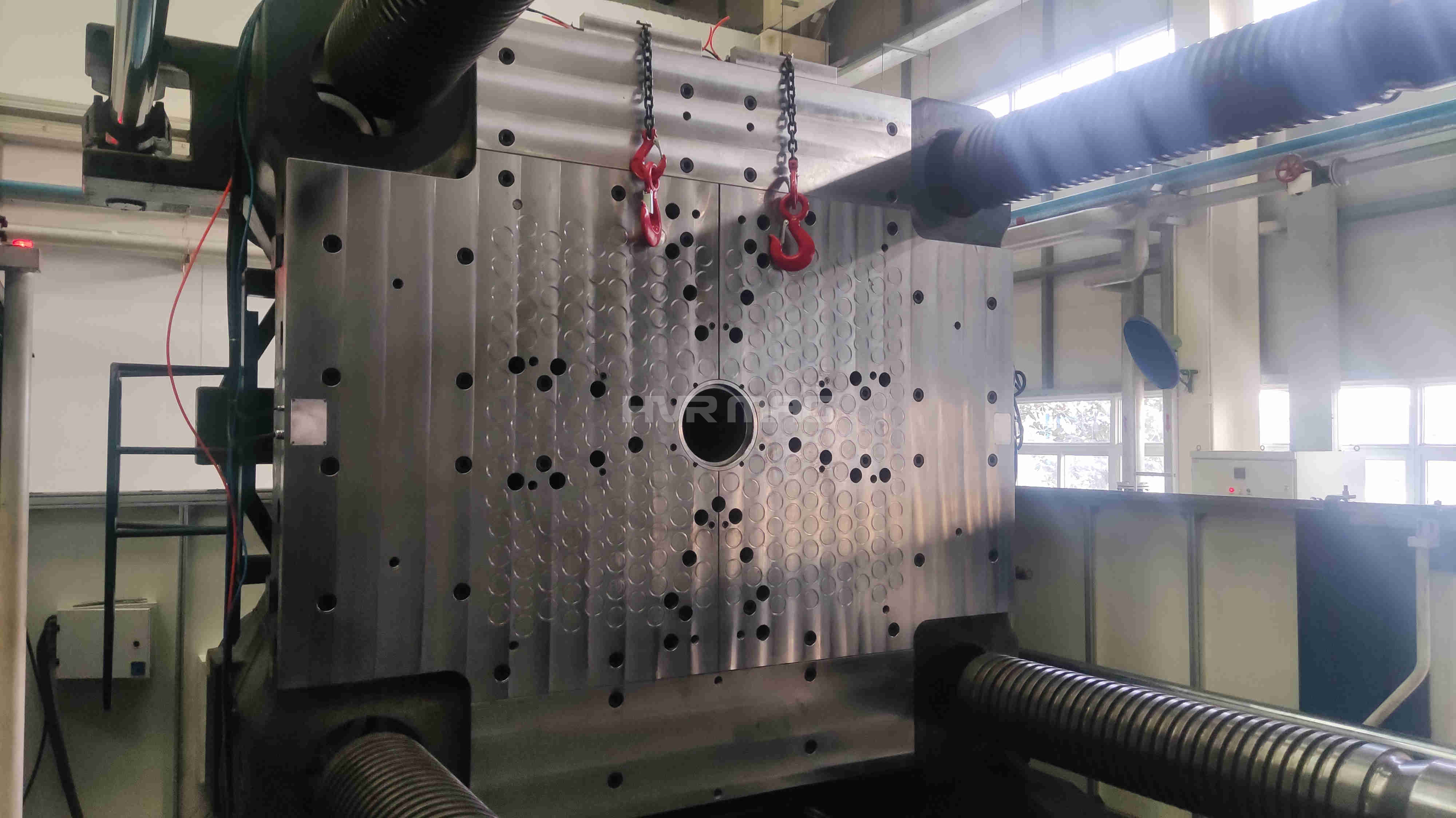 Magnetic Clamping System for Mold Change | HVR MAG